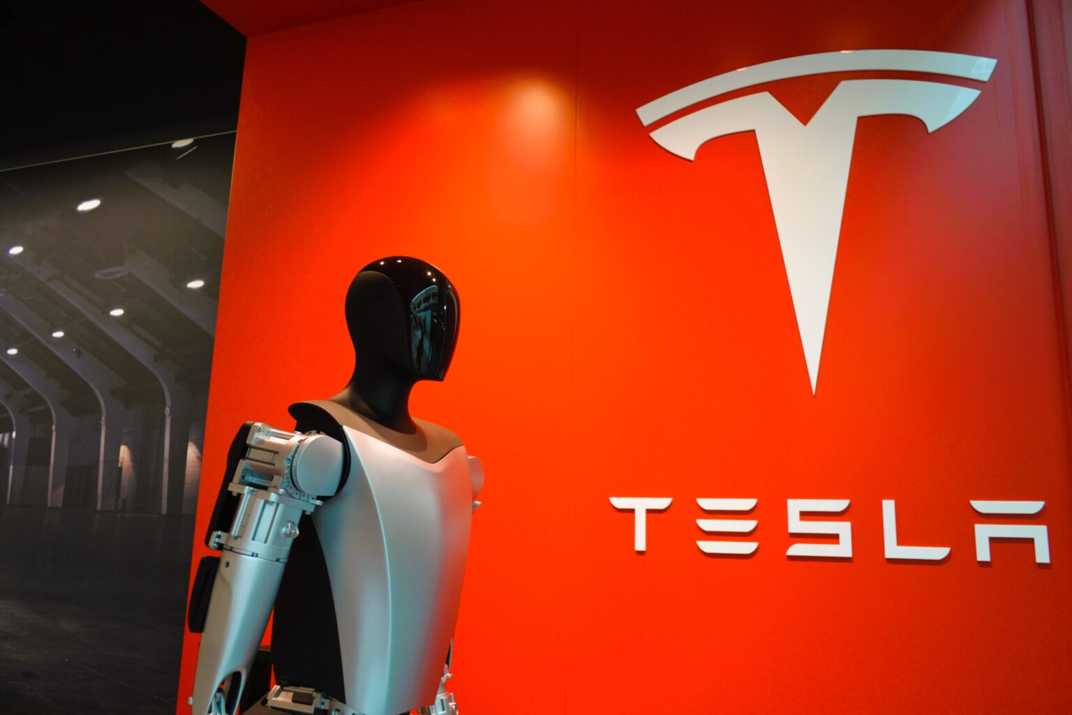 Tesla, Inc. (TSLA) Stock: Early Entry Forms as Robotaxi Deadline Raises ...