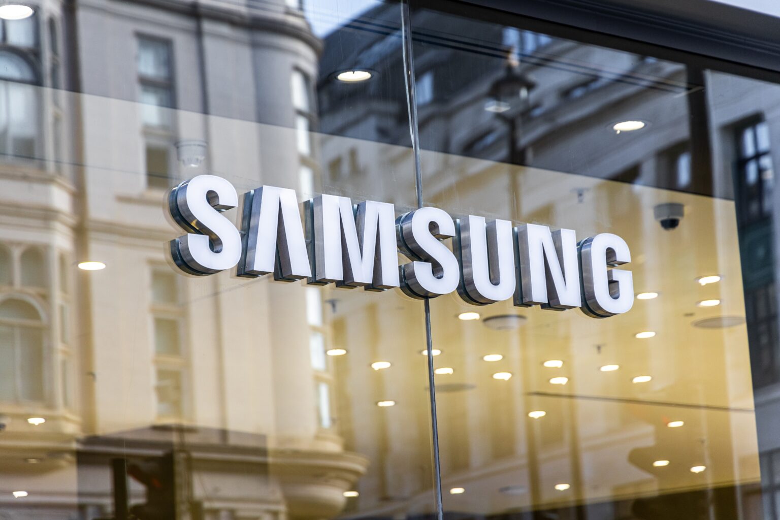 Samsung Stock: Shares Hit Record High on AI Expansion Plans - CoinCentral