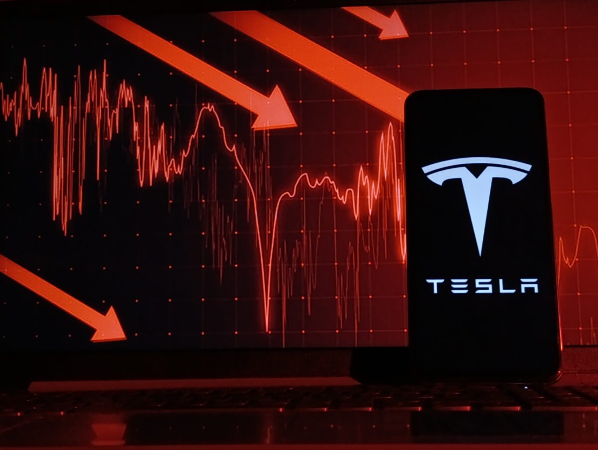 Tesla (TSLA) Stock: Revenue Declines 12% as Focus Shifts to Robotaxi and AI