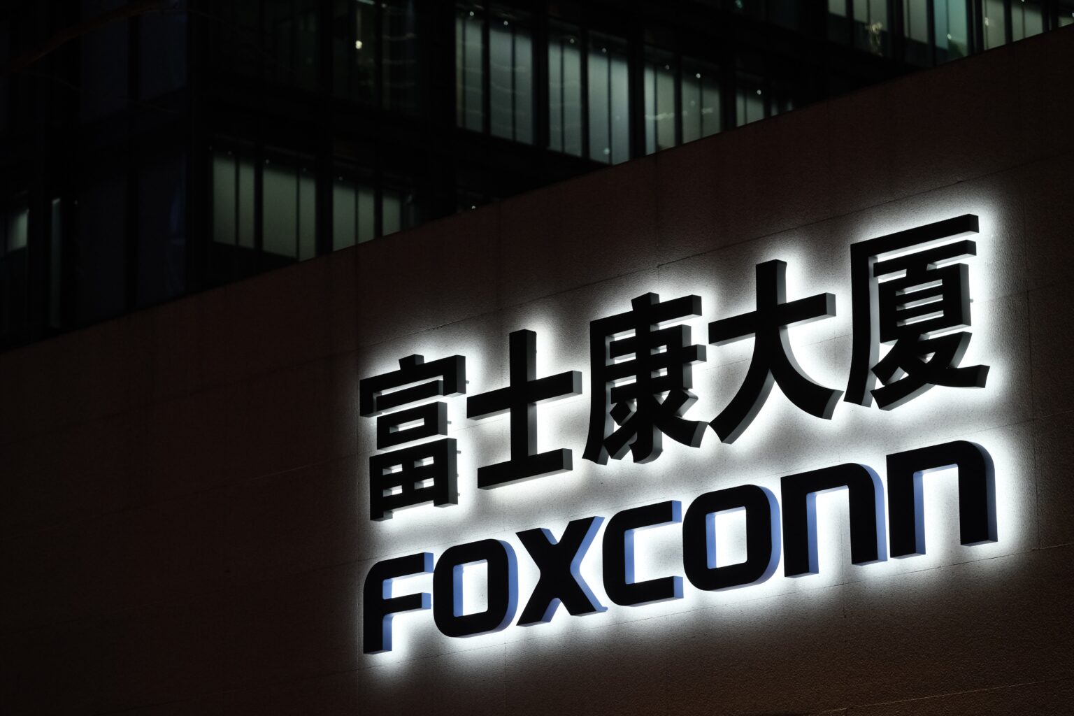 Foxconn Unit Boosts AI Server Output with New Taiwan Facility - CoinCentral