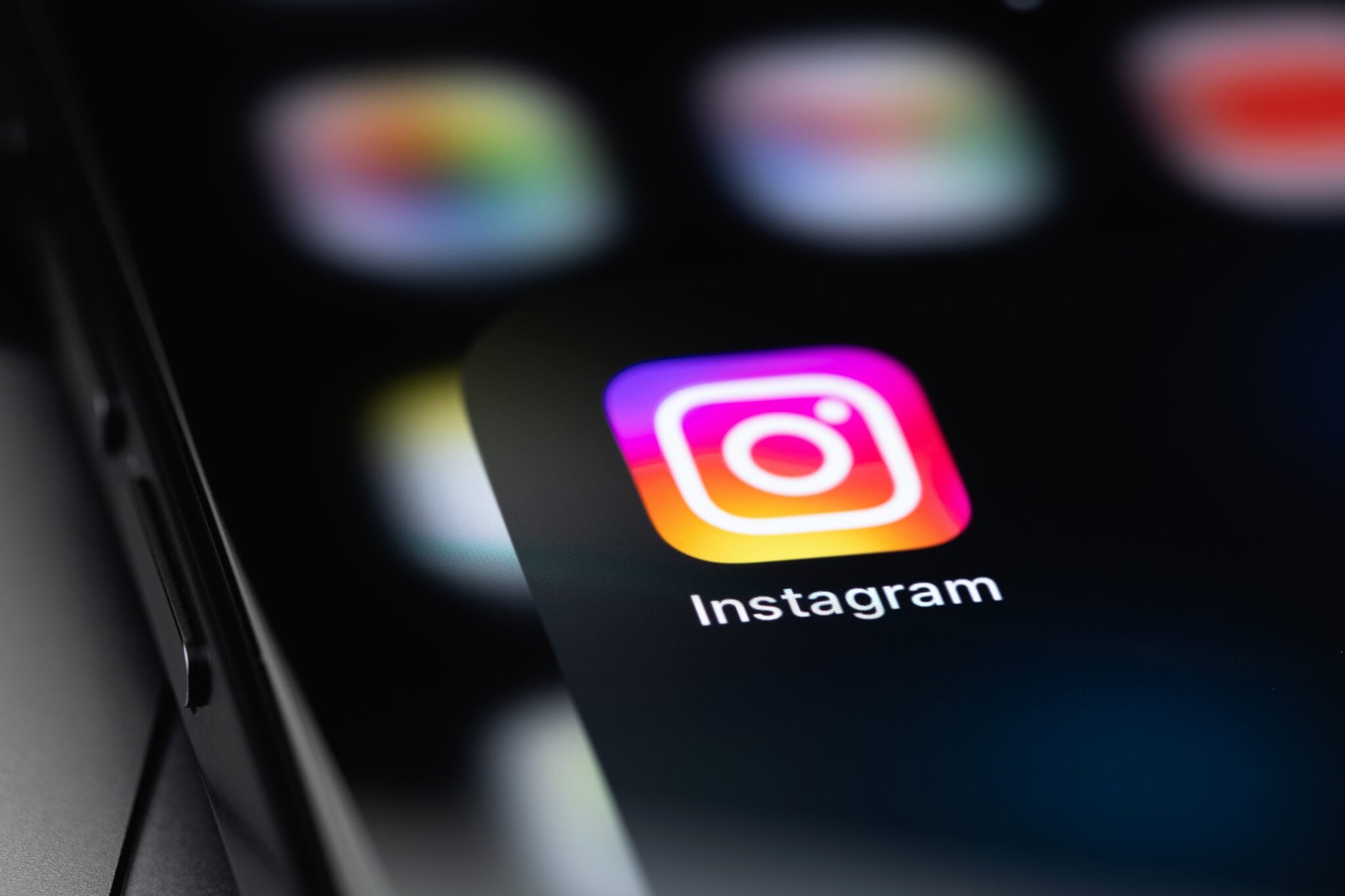 Instagram Will Now Text Parents If Their Teen Searches for Suicide ...