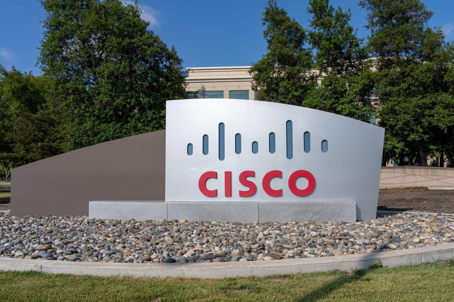 Cisco (CSCO) Stock: Reaches New All-Time High, Ending a 25-Year Wait ...