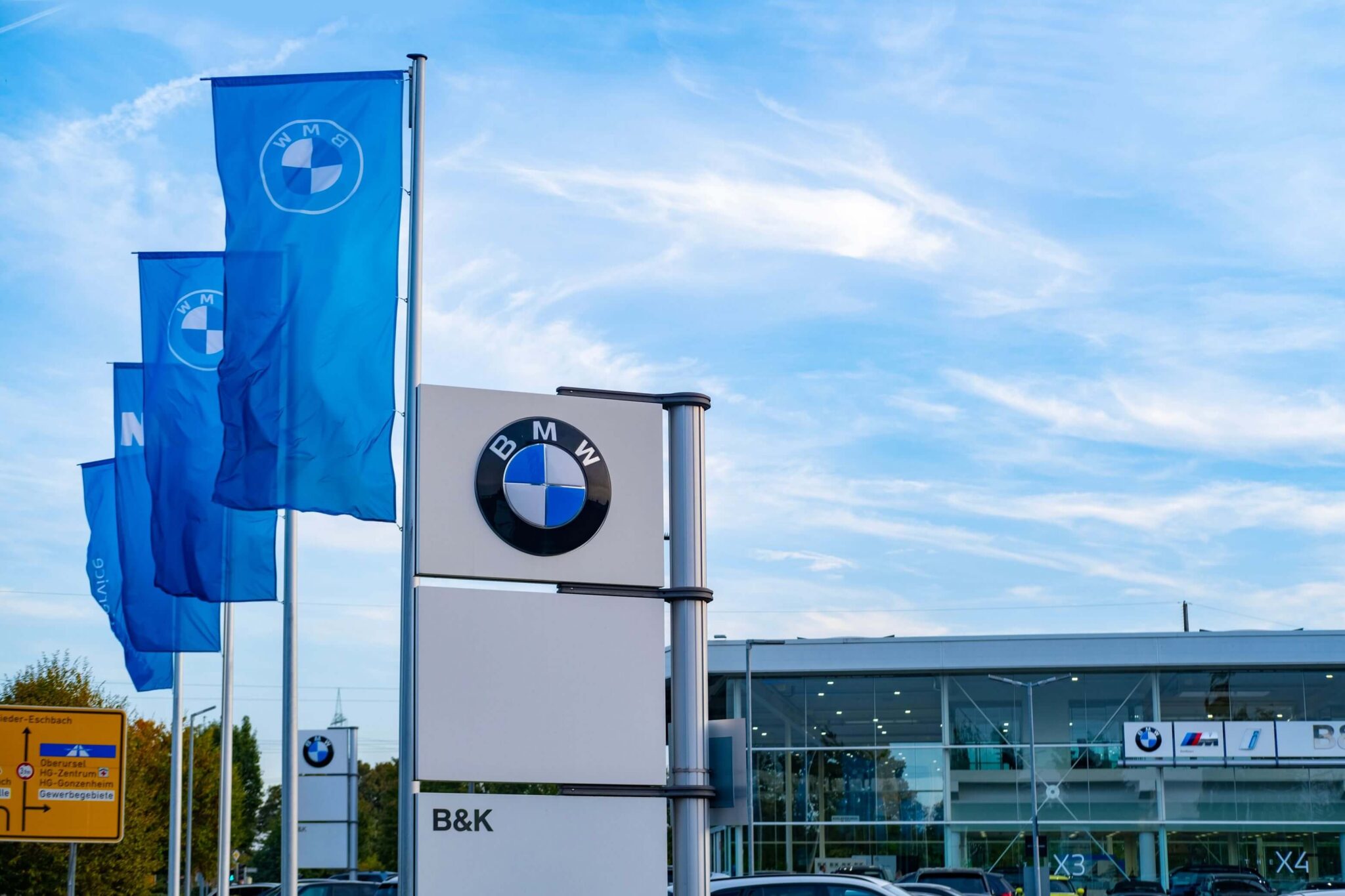 BMW Stock — New i3 EV Unveiled With 440-Mile Range, Taking On Tesla ...
