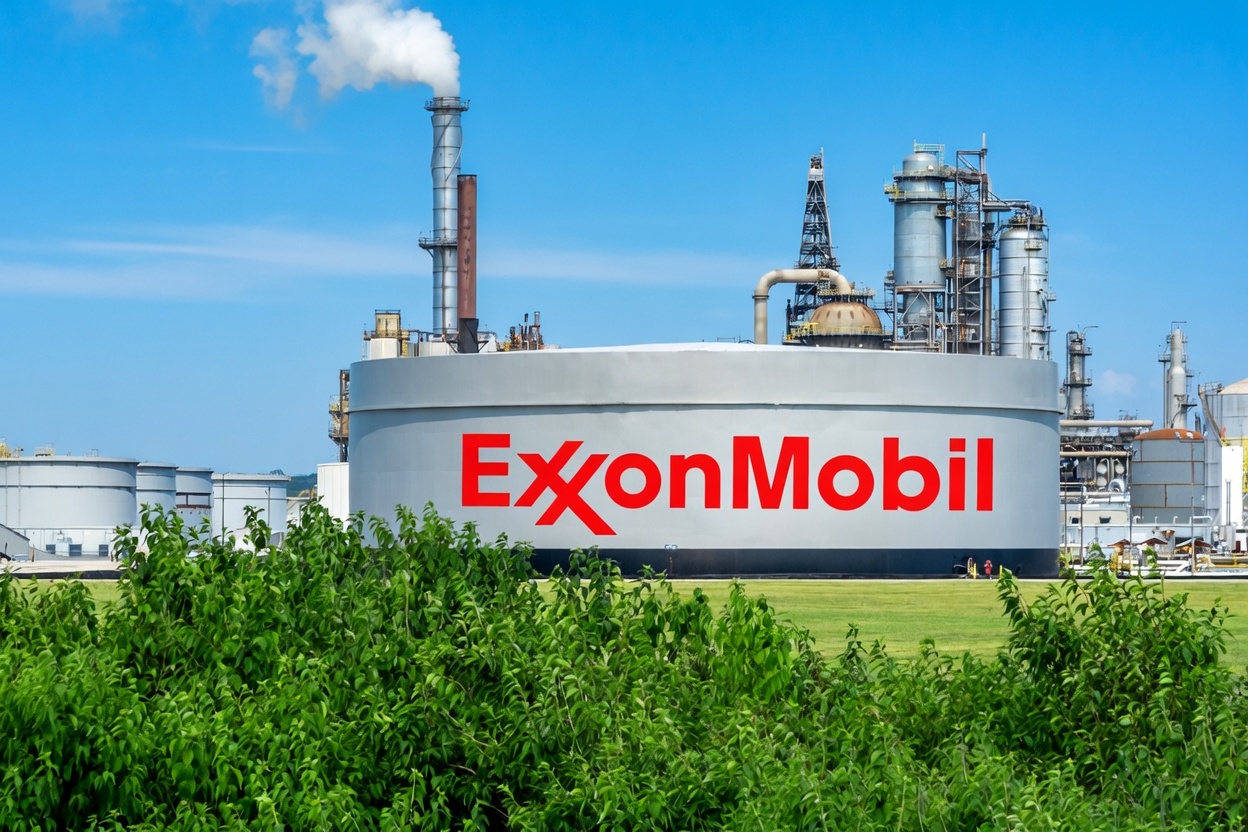 ExxonMobil (XOM) Stock Hits 52-Week High as Analysts Raise Targets ...