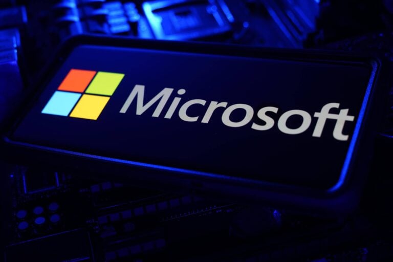 Microsoft (MSFT) Stock; Gains Slightly on $7B Chevron-Backed West Texas ...
