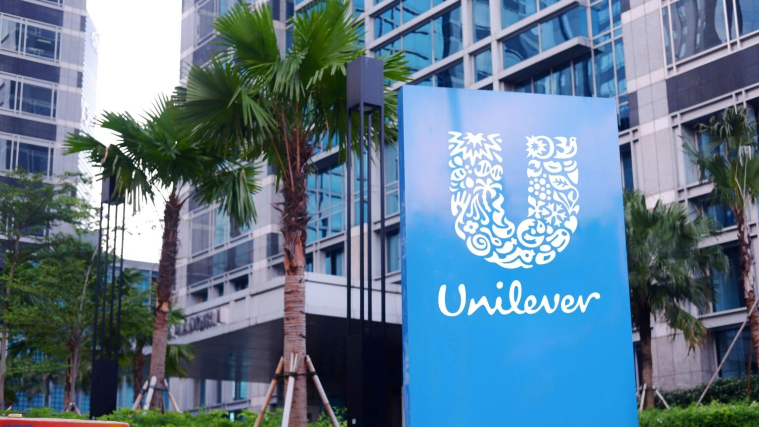 Unilever (UL) Stock; Edges Higher as It Expands Into Supplements With ...