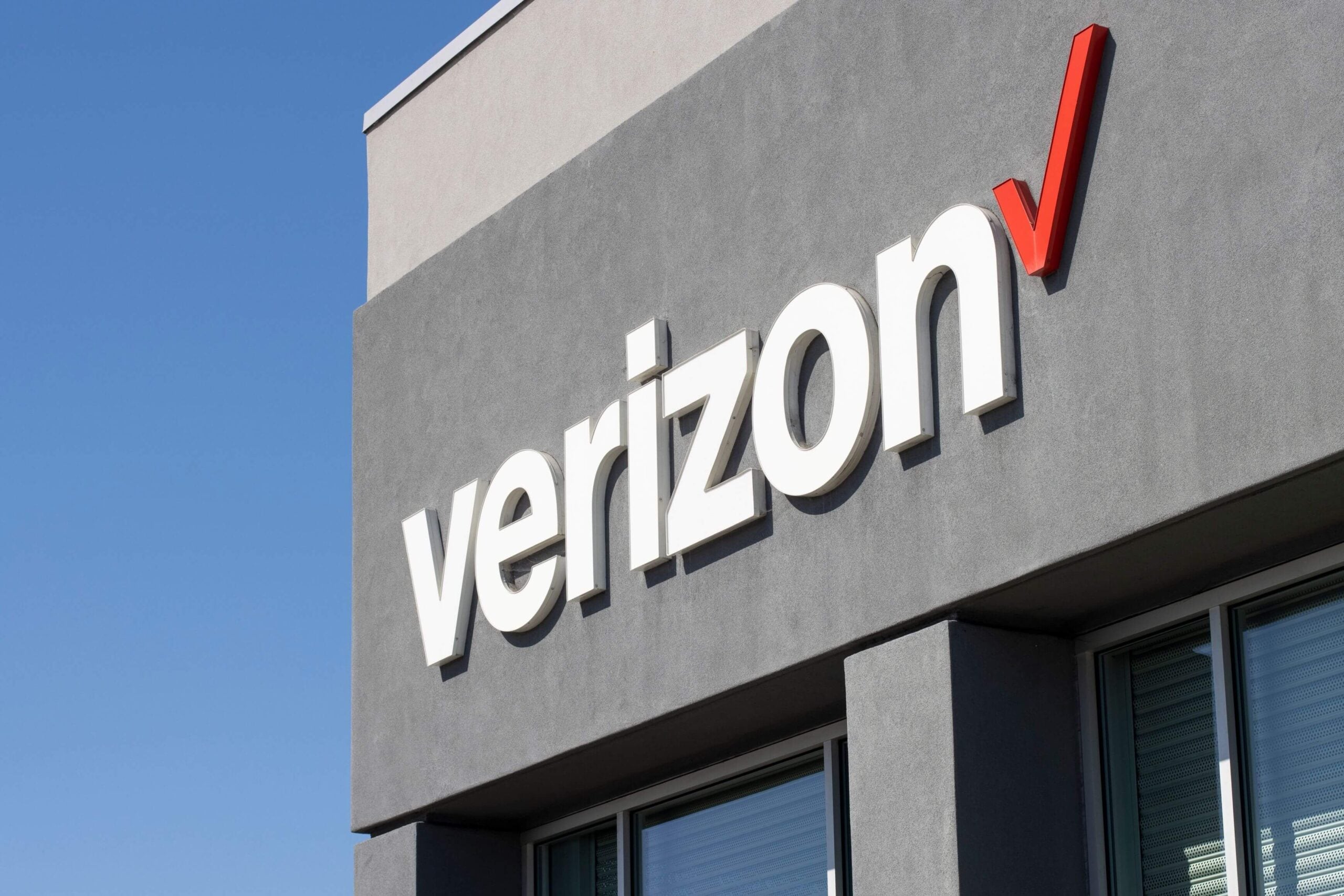 Free Coffee, Cash Back, and David Beckham — Verizon (VZ) Stock Goes All ...