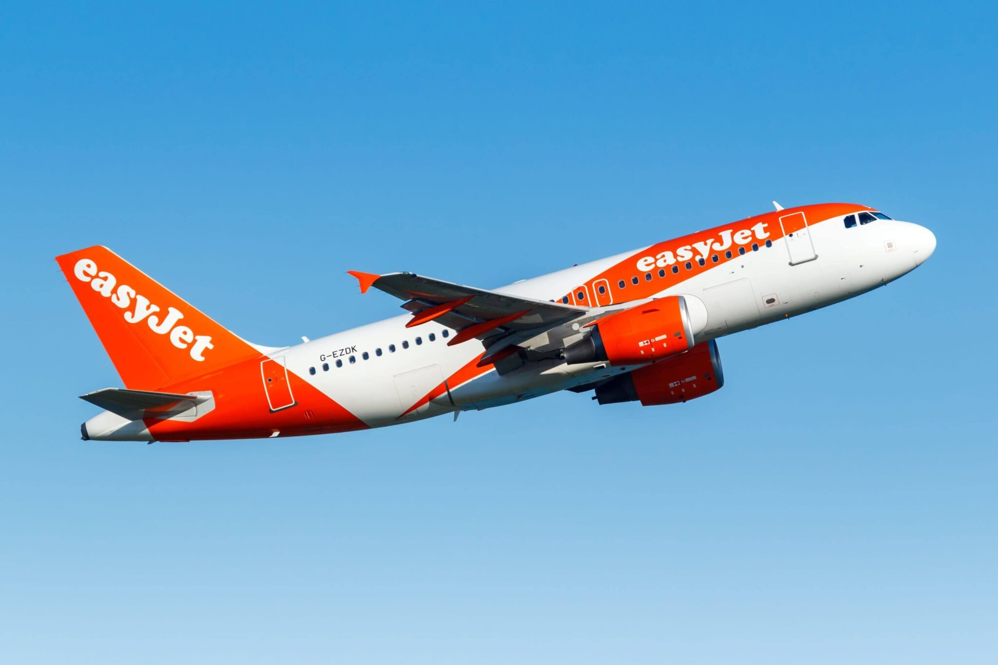 EasyJet Stock Jumps 5% as Board Rejects Castlelake's £6.25 Takeover Bid ...